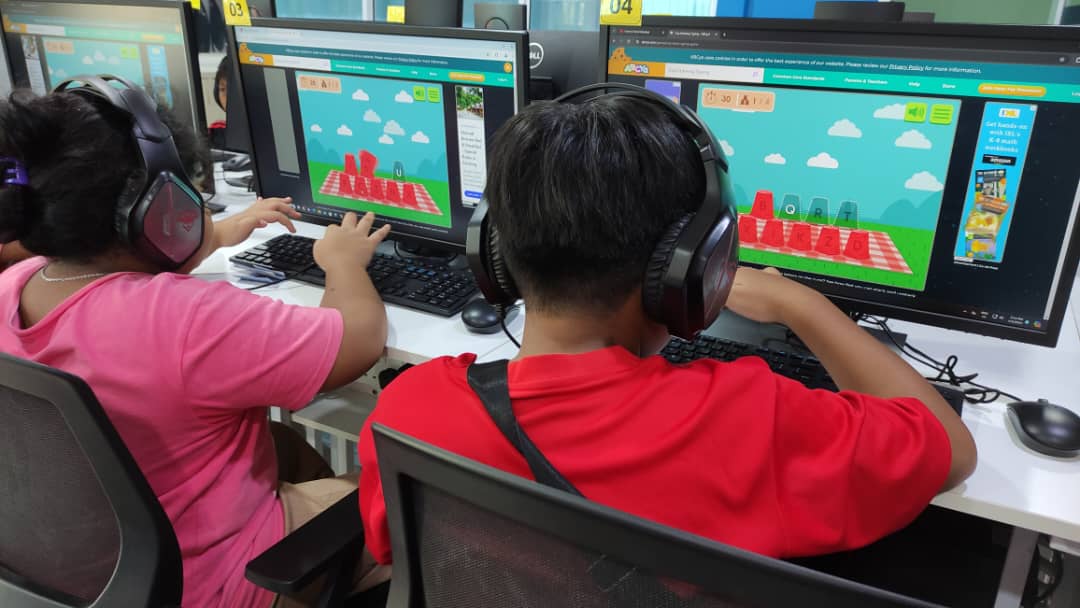 KELAS ICT SESI 1 : CUP STACKING TYPING – NADI Kg Peninjau Baru