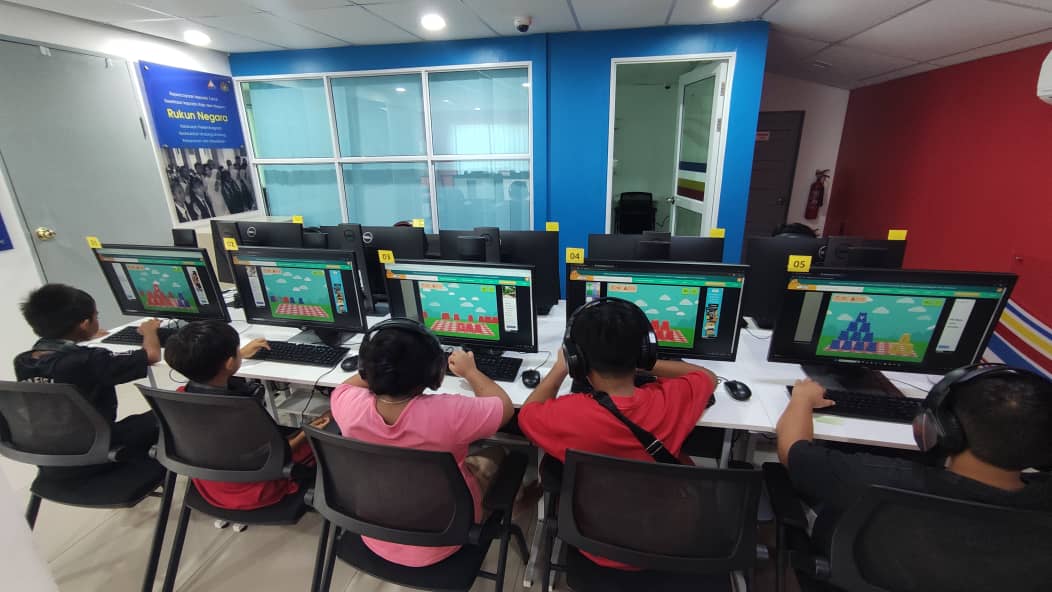 KELAS ICT SESI 1 : CUP STACKING TYPING – NADI Kg Peninjau Baru